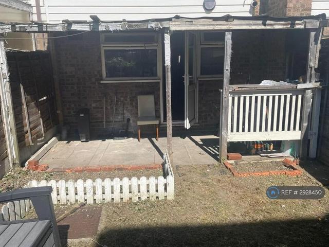 1 bedroom house share to rent