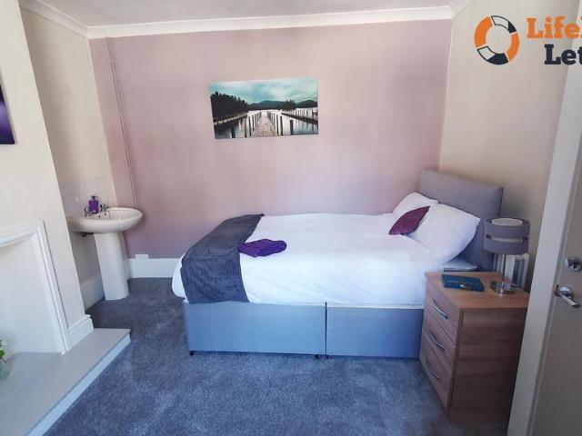1 bedroom house share to rent