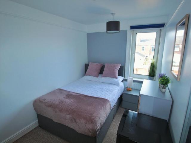 1 bedroom house share to rent
