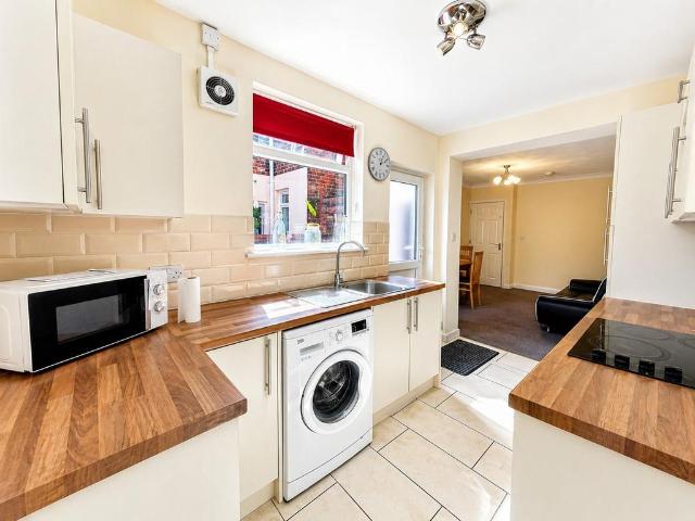 1 bedroom house share to rent