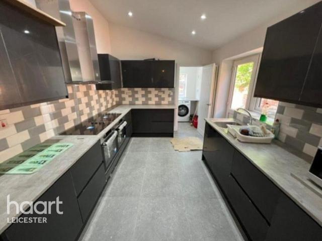 1 bedroom house share to rent