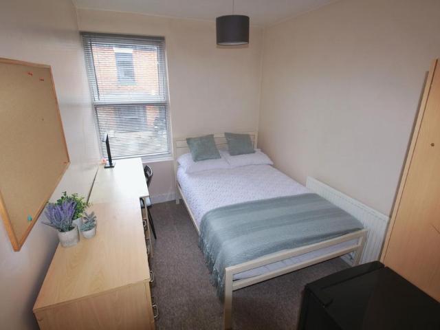 1 bedroom house share to rent
