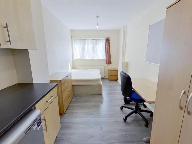 1 bedroom house share to rent