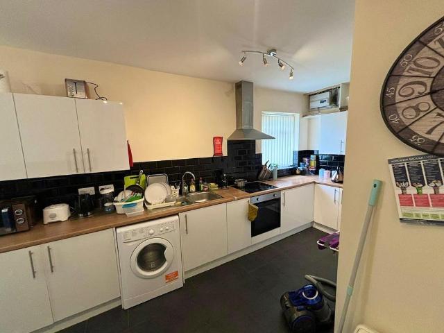 1 bedroom house share to rent