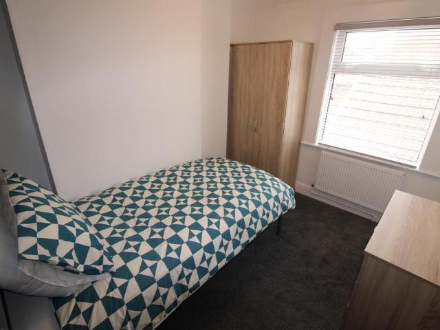 1 bedroom house share to rent