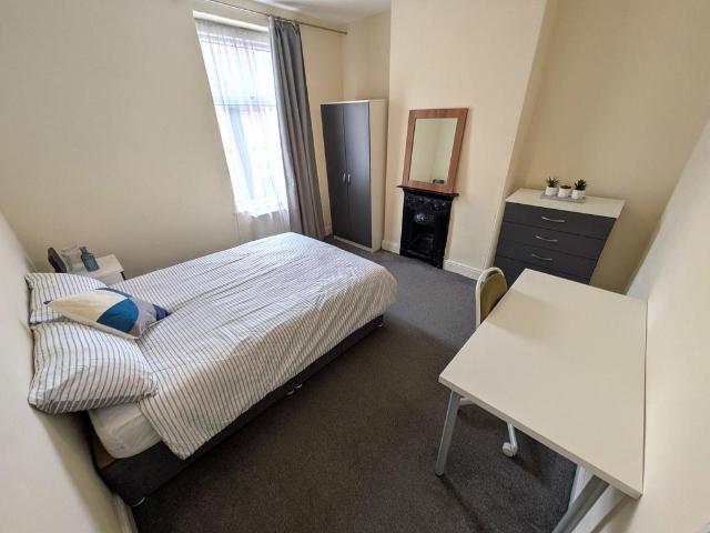 1 bedroom house share to rent