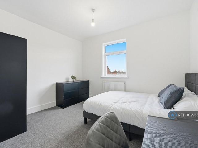 1 bedroom house share to rent