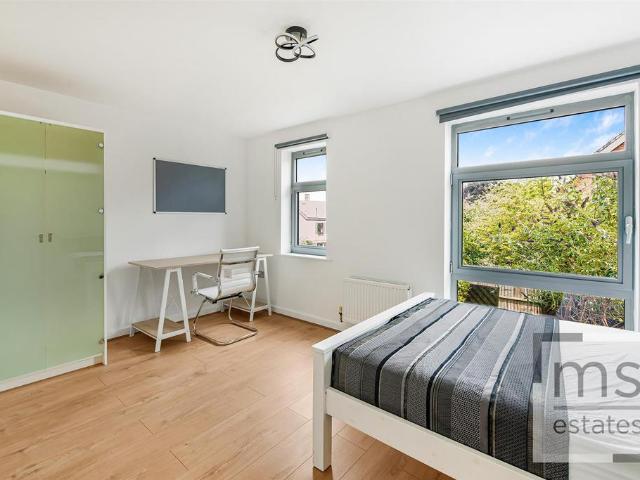 1 bedroom house share to rent