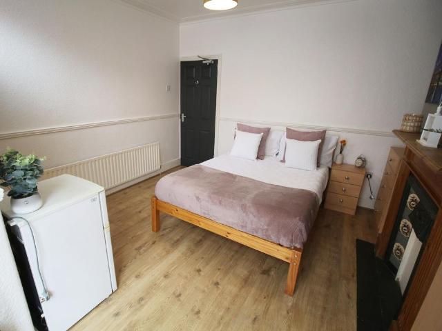 1 bedroom house share to rent