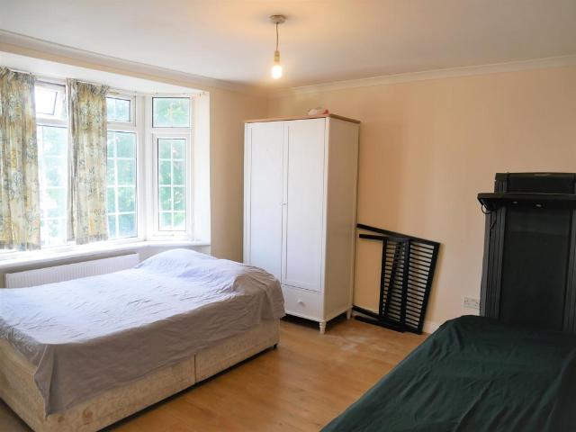 1 bedroom house share to rent