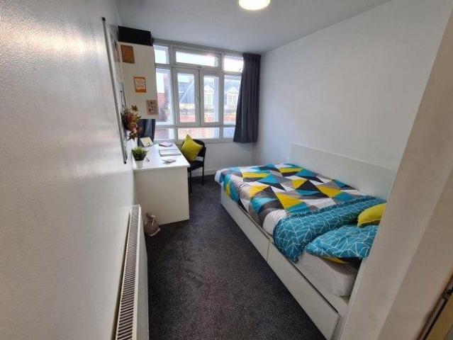 1 bedroom house share to rent