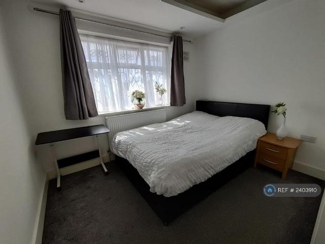 1 bedroom house share to rent