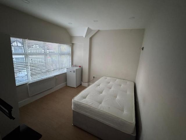 1 bedroom house share to rent