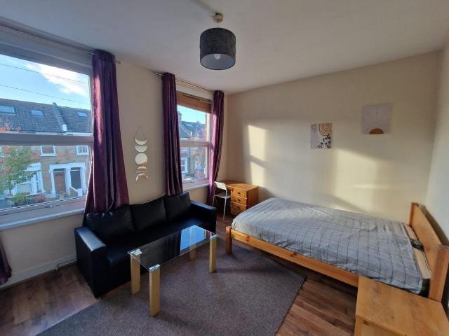 1 bedroom house share to rent