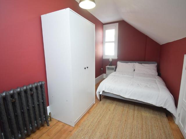 1 bedroom house share to rent