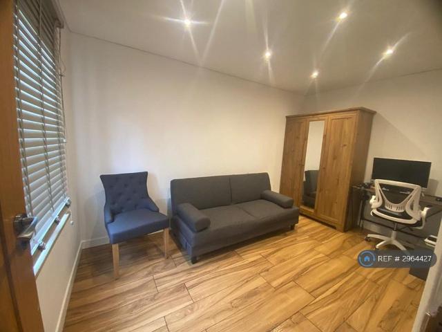 1 bedroom house share to rent