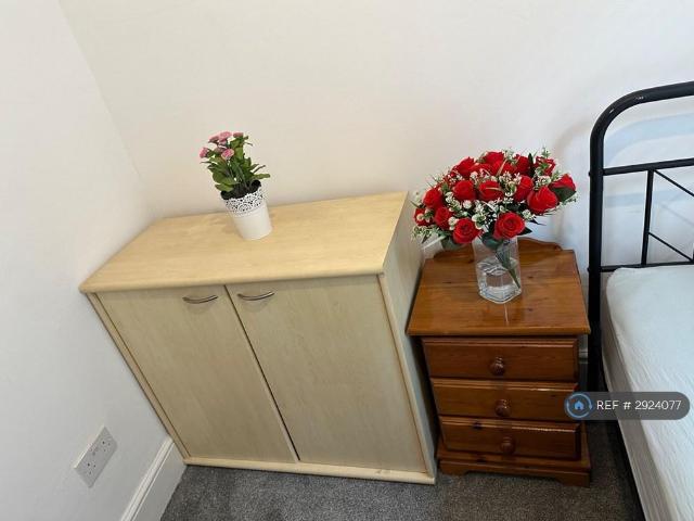 1 bedroom house share to rent