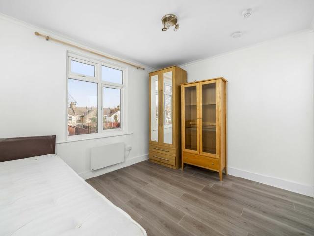 1 bedroom house share to rent