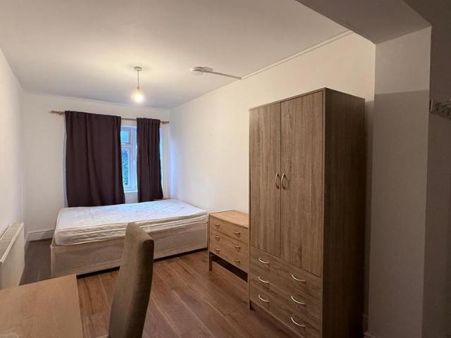 1 bedroom house share to rent