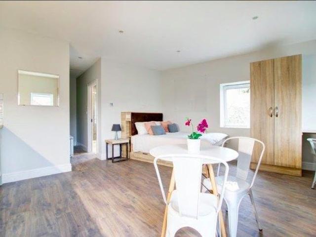 1 bedroom house share to rent