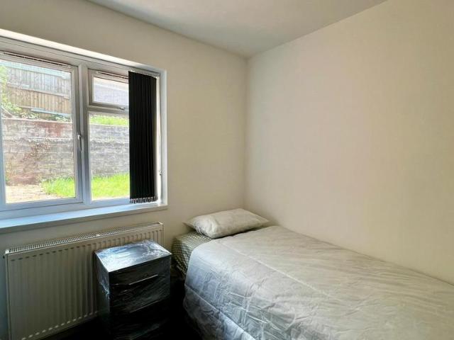 1 bedroom house share to rent