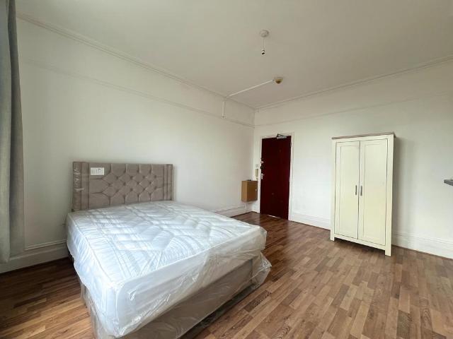 1 bedroom house share to rent