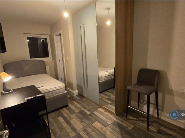 1 bedroom house share to rent