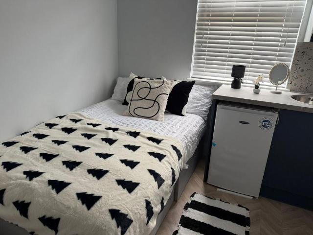 1 bedroom house share to rent