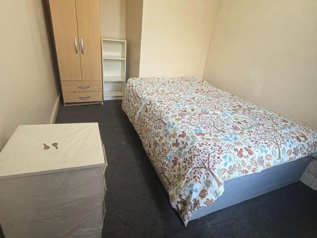1 bedroom house share to rent