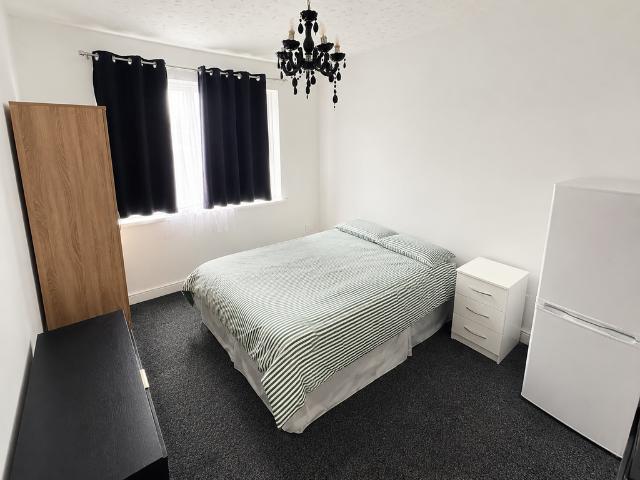 1 bedroom house share to rent