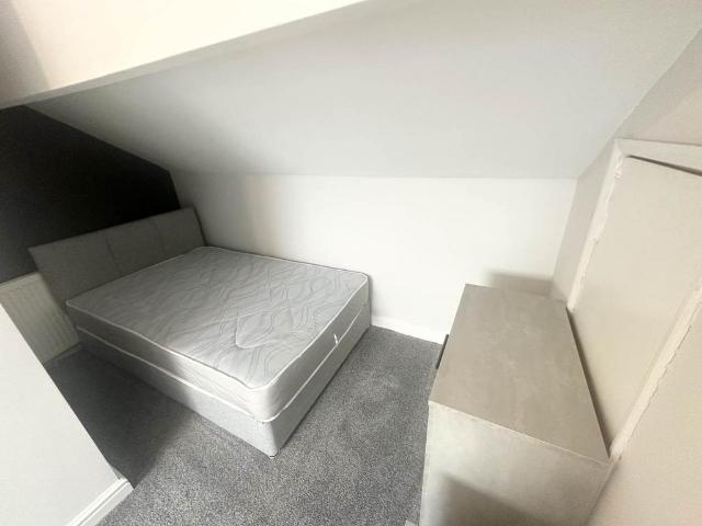 1 bedroom house share to rent