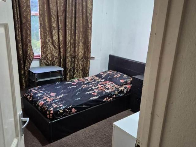 1 bedroom house share to rent