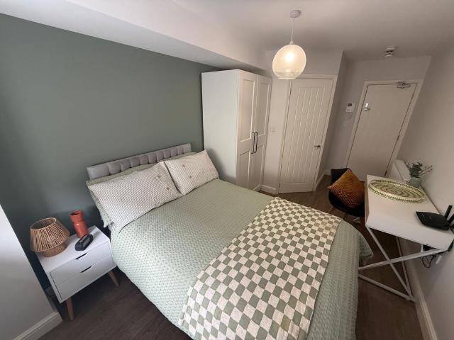 1 bedroom house share to rent