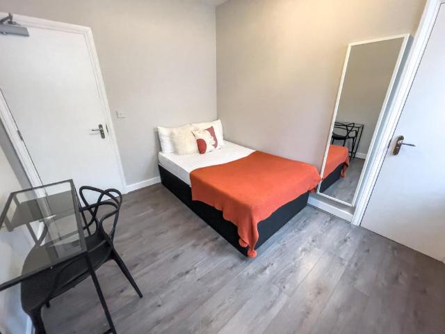 1 bedroom house share to rent