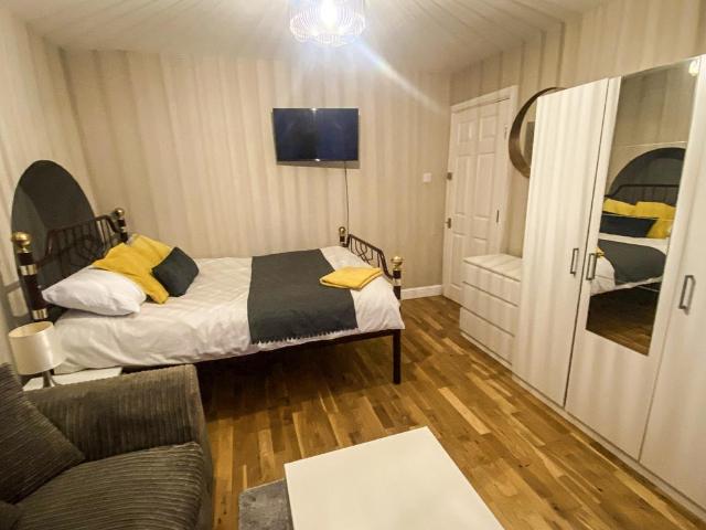 1 bedroom house share to rent