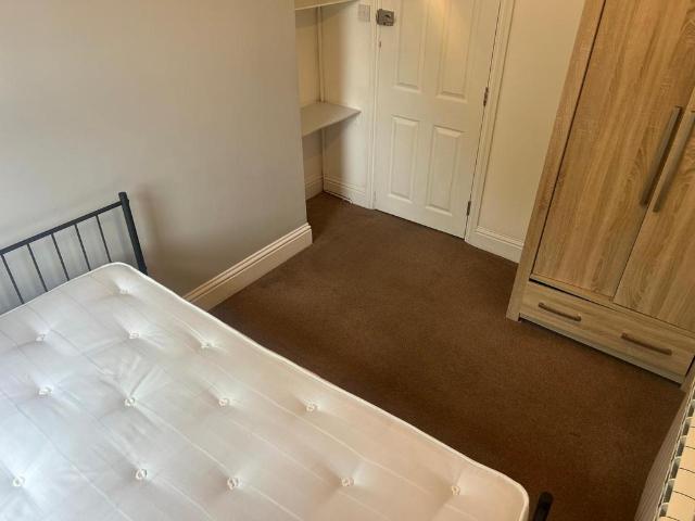 1 bedroom house share to rent