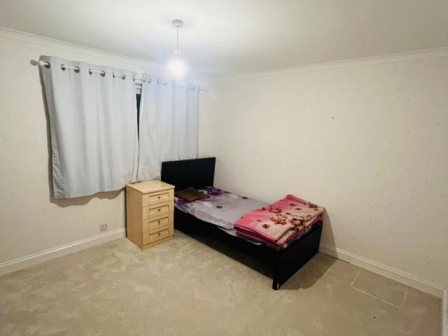1 bedroom house share to rent