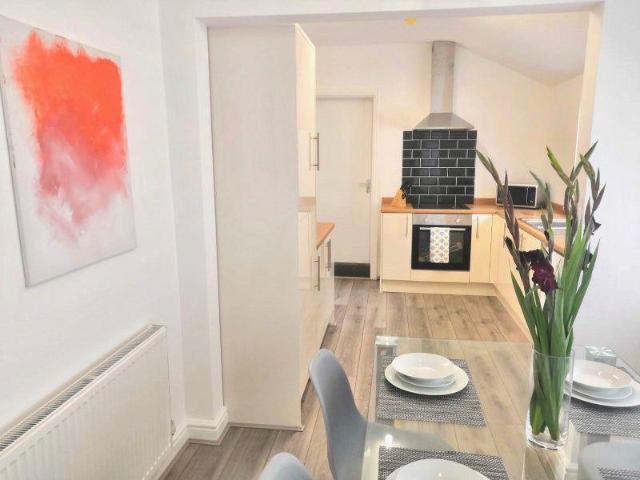 1 bedroom house share to rent