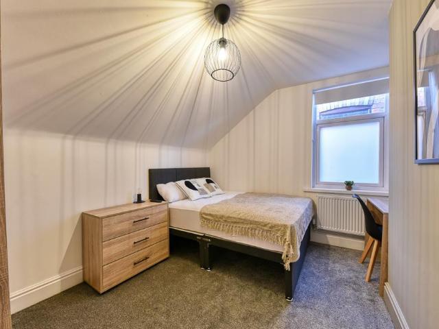 1 bedroom house share to rent