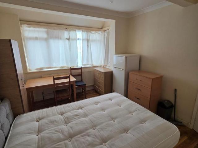 1 bedroom house share to rent
