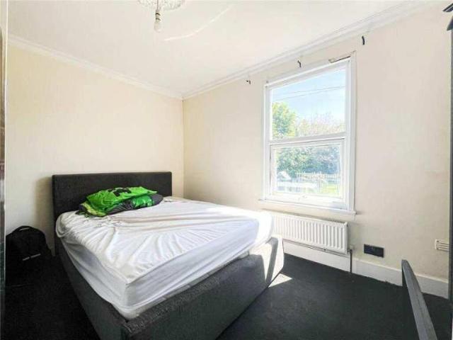 1 bedroom house share to rent