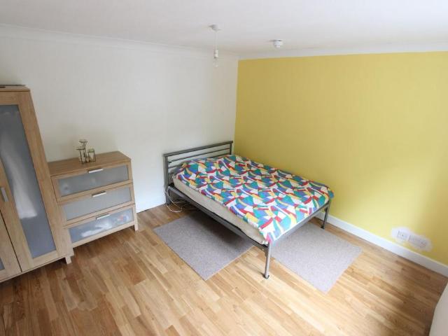 1 bedroom house share to rent