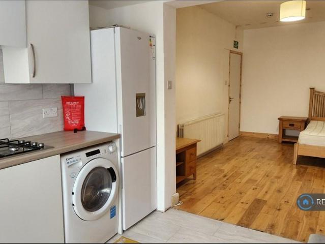 1 bedroom house share to rent
