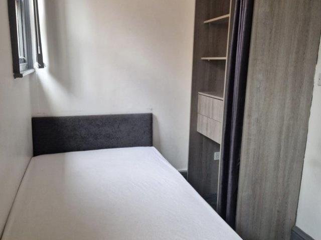 1 bedroom house share to rent