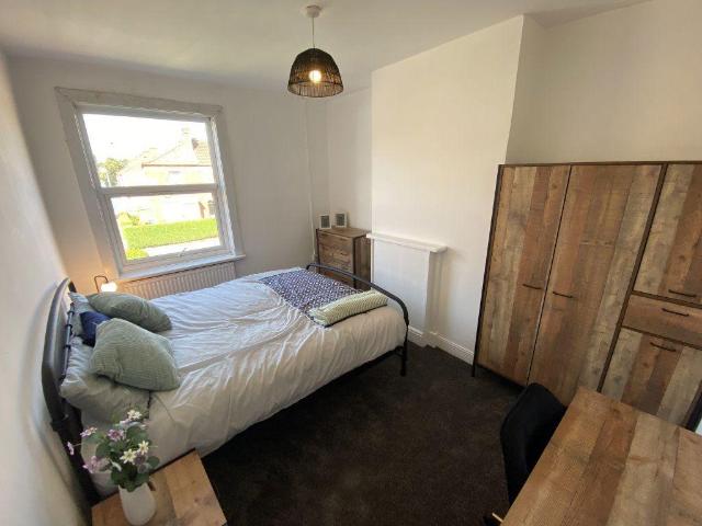 1 bedroom house share to rent
