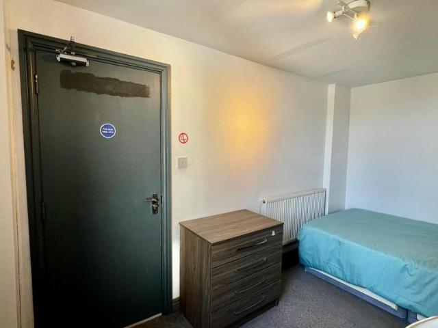 1 bedroom house share to rent