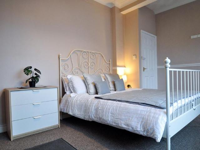 1 bedroom house share to rent
