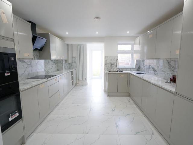 1 bedroom house share to rent