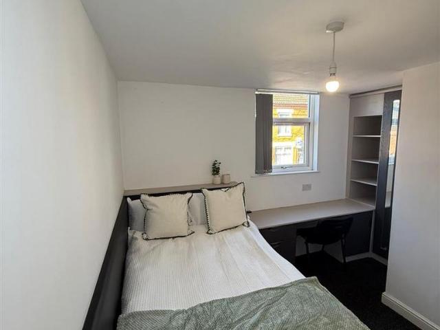 1 bedroom house share to rent