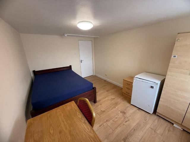 1 bedroom house share to rent